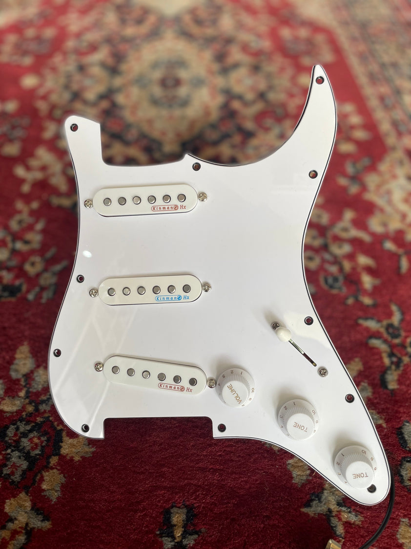 Kinman Pickups Loaded Stratocaster Pickguard (Kinman Big Nine O + Two ...